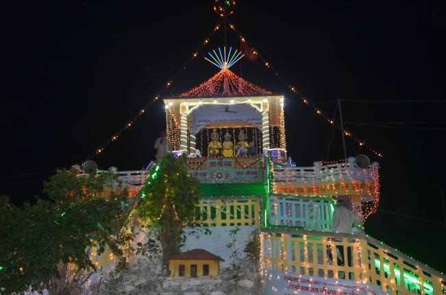 वानर सेना ने समुंद्र पर बनाया पुल लंका पहुंचे अंगद - Monkey army built ...