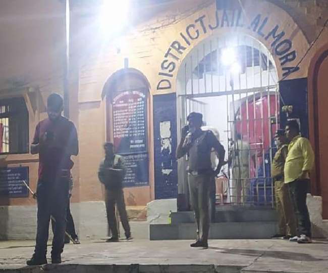 Extortion from Almora Jail : अल्मोड़ा जेल प्रभारी अधीक्षक समेत चार को ...