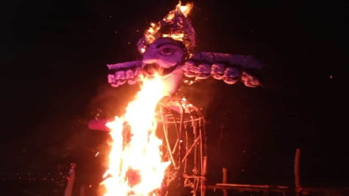Prayagraj Ravan Dahan: श्रीराम ने चलाया तीर तो रावण का हुआ वध, दशानन का ...