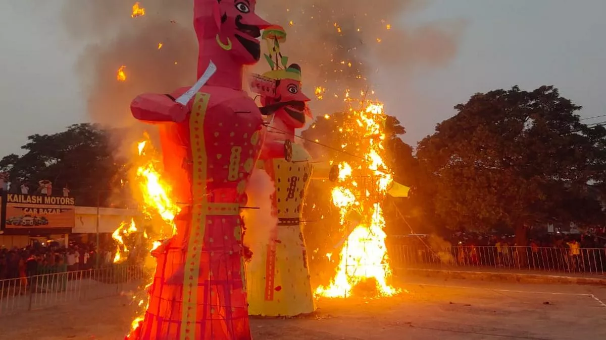 Punjab Ravan Dahan Pics धू धू कर जला बुराई का प्रतीक पंजाब भर में धूमधाम से मनाया गया दशहरा