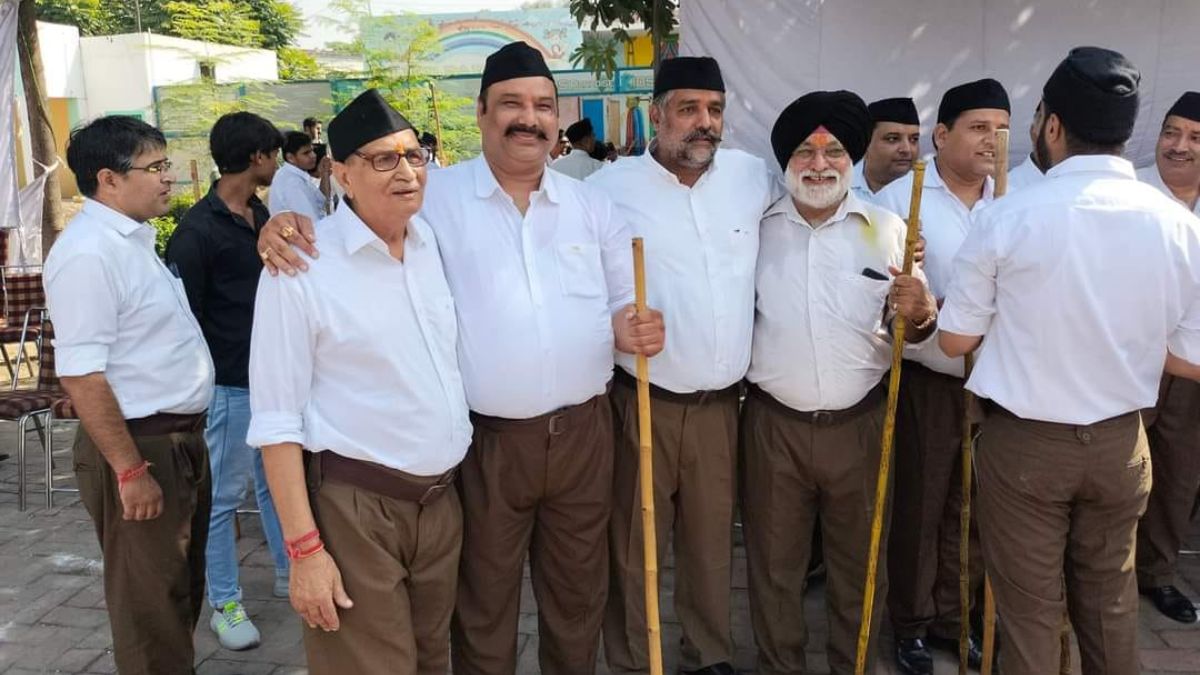 RSS Foundation Day : जालंधर में राष्ट्रीय स्वयंसेवक संघ का पथ संचलन ...