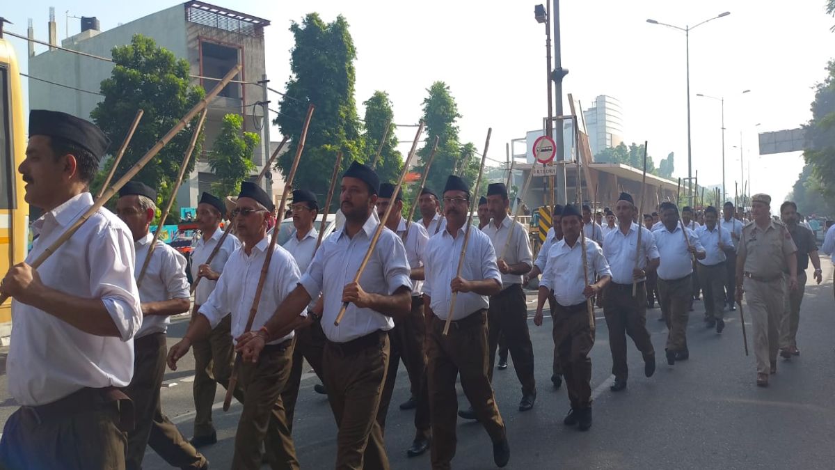 RSS Foundation Day : जालंधर में राष्ट्रीय स्वयंसेवक संघ का पथ संचलन ...