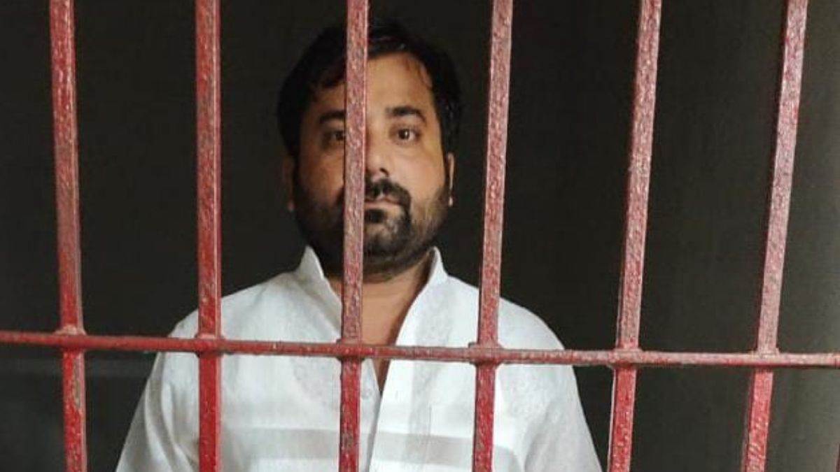 Deoria Murder Case: देवर‍िया हत्‍याकांड को लेक‍र सोशल मीड‍िया पर क्‍या बोला ये शख्‍स? पहुंच गया ...