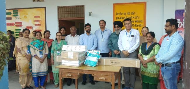 आइओएल ग्रुप ने संधू पत्ती स्कूल को दिए 50 बैंच व दो प्रोजेक्टर - IOL ...