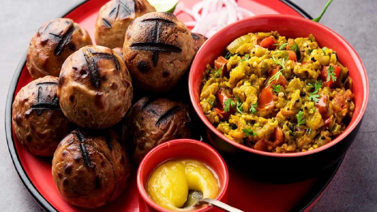 Litti Chokha Stall: स्ट्रीट फूड के शौकीनों का अड्डा बना सेक्टर-57 का ...