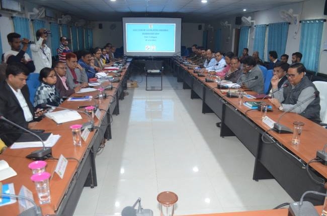 मतदान केंद्रों में सुनिश्चित कराएं पानी, बिजली व शौचालय की व्यवस्था ...