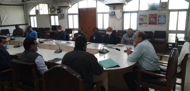 बैठक से गायब पांच अफसरों को सुधरने की हिदायत - Warning to five officers ...