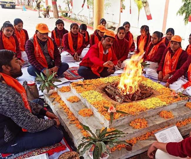 लखीसराय डीएवी पब्लिक स्कूल में संकल्प दिवस के रूप में मना महात्मा एनडी ...