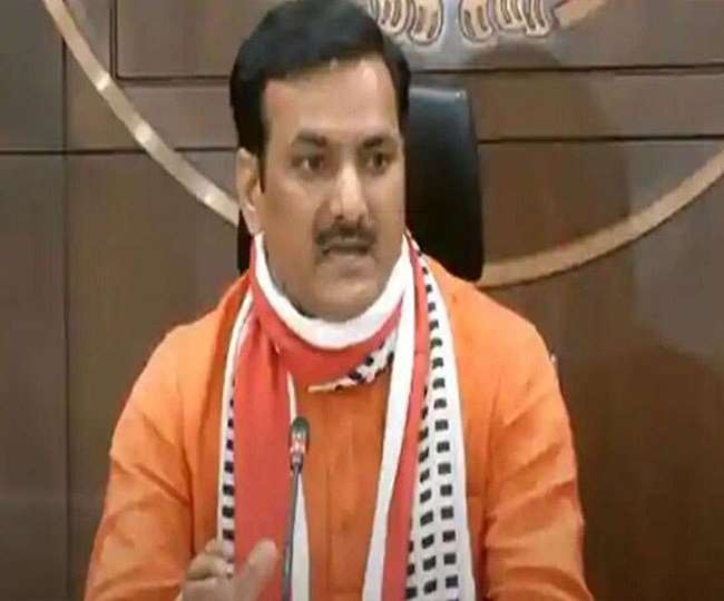Paperless Budget 2021: एप्पल आईपैड को लेकर बेसिक शिक्षा मंत्री सतीश ...
