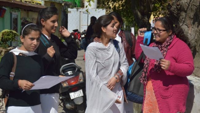 पॉलिटिकल साइंस सरल रहा तो बाटनी के कठिन सवालों ने छकाया