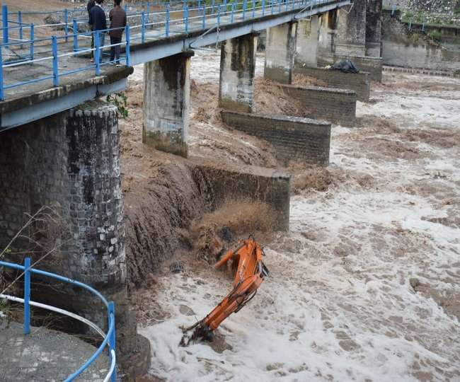 गौला बैराज का अस्‍थायी बंधा टूटने से हल्‍द्वानी में ढाई लाख की आबादी को ...