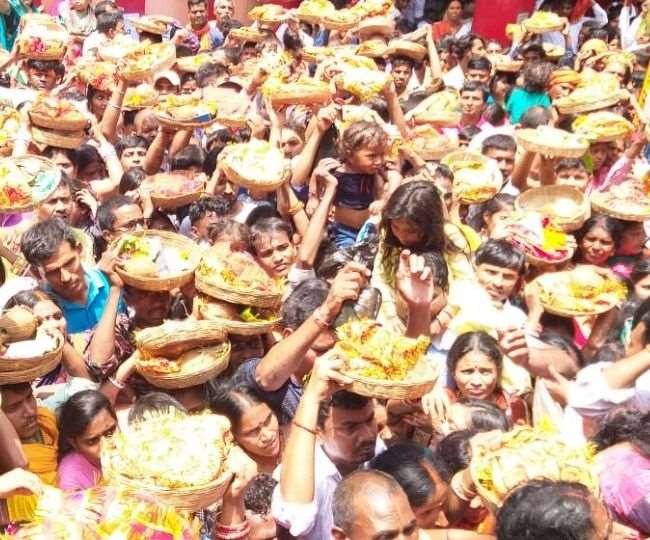 Amazing View: रजरप्पा छिन्नमस्तिका मंदिर में विवाह, जनेऊ व मुंडन को ...