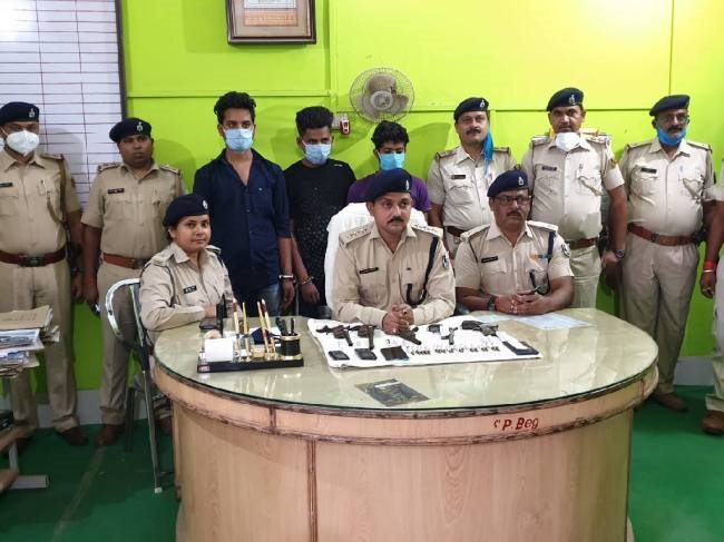 दोहरे हत्याकांड में फरार कुख्यात मोनू समेत तीन गिरफ्तार - दोहरे ...