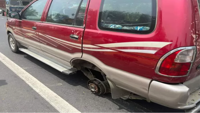 चारपहिया वाहन पर सवार थे बिहार के भाजपा विधायक, अचानक चलती गाड़ी का ...