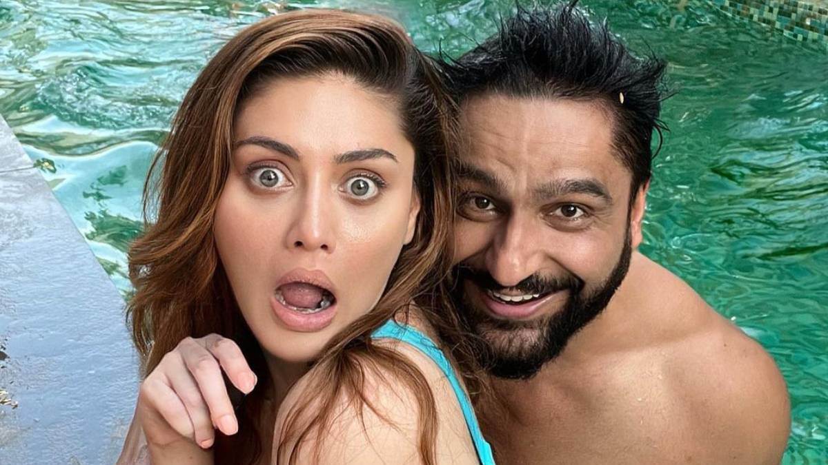 Bigg Boss फेम शेफाली जरीवाला ने बिकिनी में पति के साथ शेयर कर दी ऐसी ...