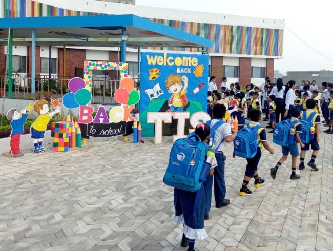 टंडन इंटरनेशनल स्कूल का सेशन शुरू - Session resumes after holidays at ...