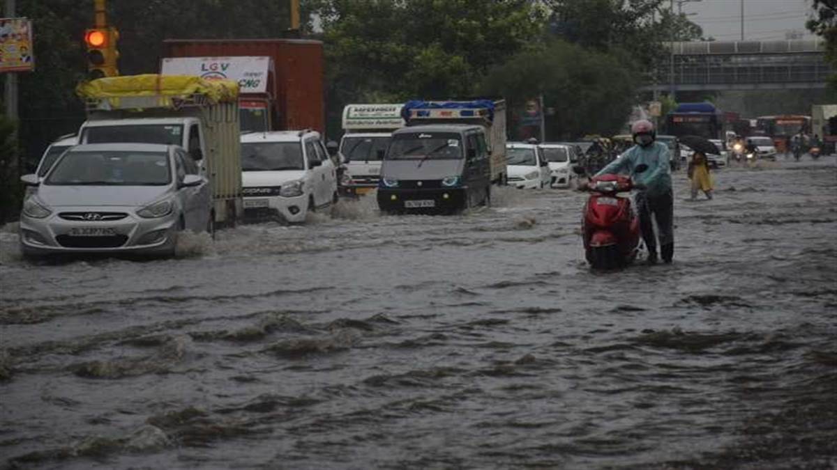 Delhi Waterlogging: अधिकारी ने बताया- किन वजहों से बरसात में सड़कों पर ...