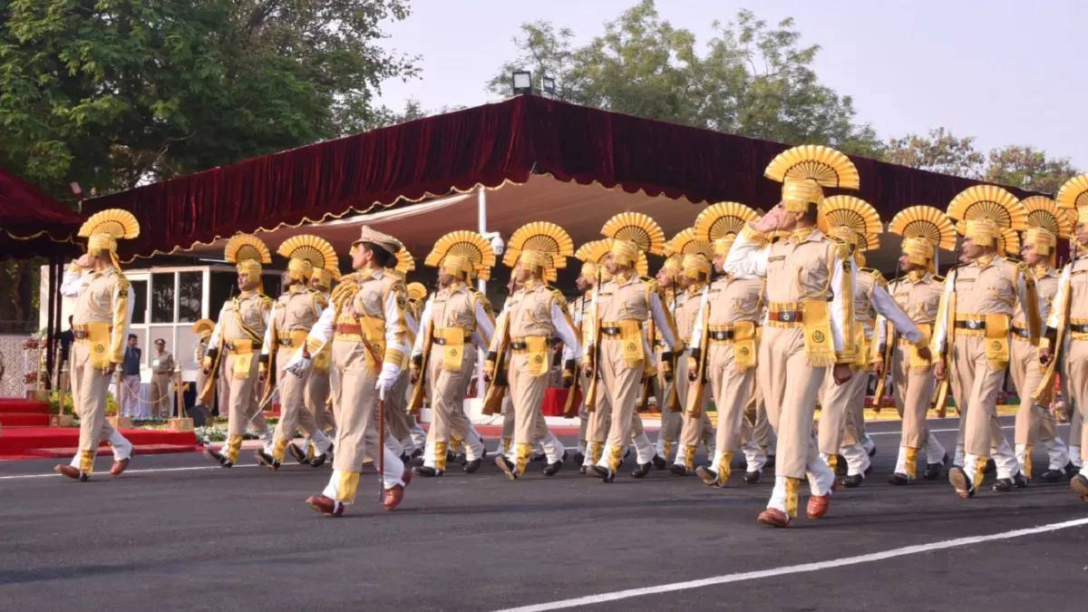 CISF: एयरपोर्ट, मेट्रो के बाद राम मंदिर की भी सुरक्षा करेगी सीआईएसएफ ...