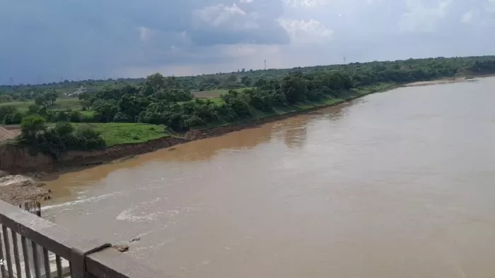 लहचूरा बांध ओवरफ्लो, बेतवा नदी में छोड़ा 45 हजार क्यूसेक पानी, बढ़ते ...
