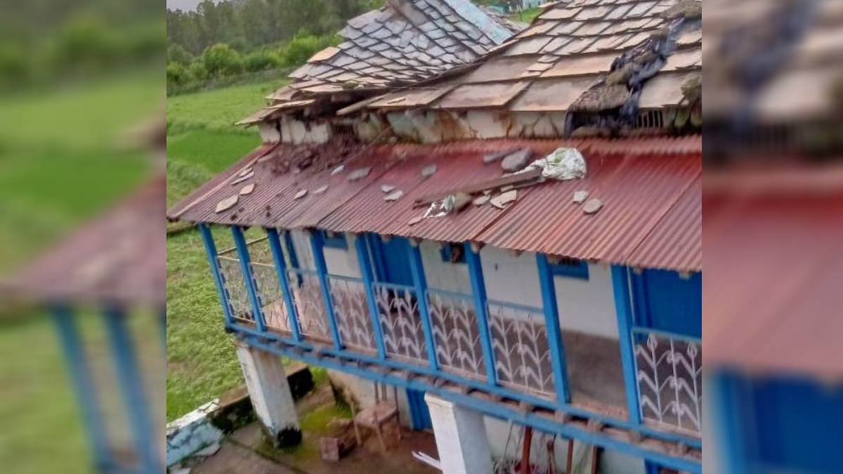 Pauri: रिखणीखाल में आफत बनी बारिश, कर्तिया में ढहा भवन का हिस्सा; गांव ...