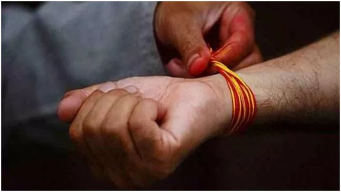 Kalawa Rules: शास्त्रों के अनुसार जानिए कलावा बांधने और उतारने के नियम ...