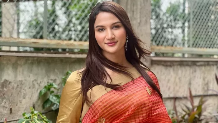 'पू बनी पार्वती...' अनाया बांगर ने पहनी मां की साड़ी, K3G की इस ...