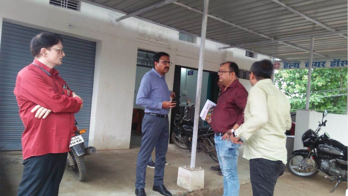 Garhwa News: अस्पताल के तहखाने में कैद थी प्रसूता, छापेमारी के बाद लाइफ ...