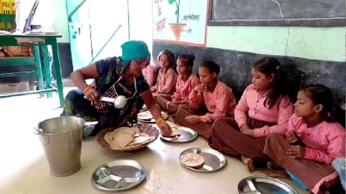 Mid Day Meal योजना में रसोइया चयन से रोक हटी, यूपी बेसिक शिक्षा विभाग ...