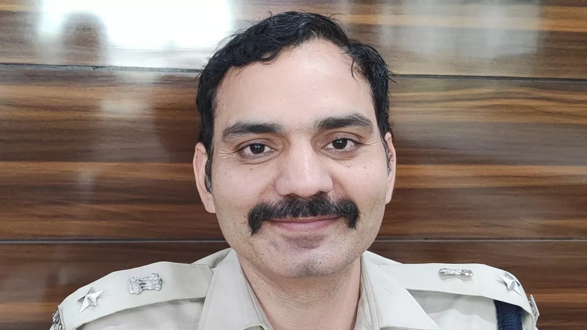 Delhi: फर्जी वीजा पर विदेश भेजने का देता झांसा, IGI पुलिस के हत्थे चढ़ा ...