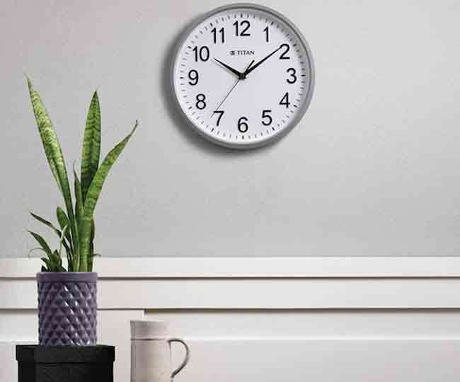 घर की किस दिशा में लगाएं वॉल क्लॉक, ये हैं घड़ी की सही दिशा - Which ...