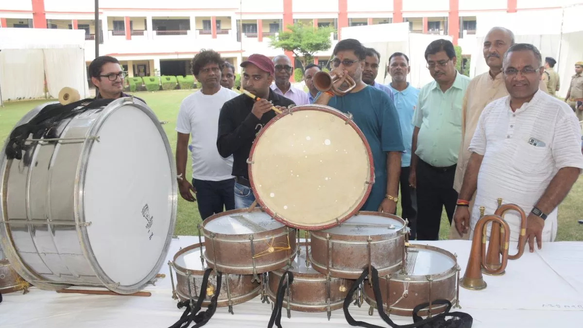 कानपुर में आज से हो रही आरएसएस के घोष की शुरुआत, आधुनिक के साथ पारंपरिक ...