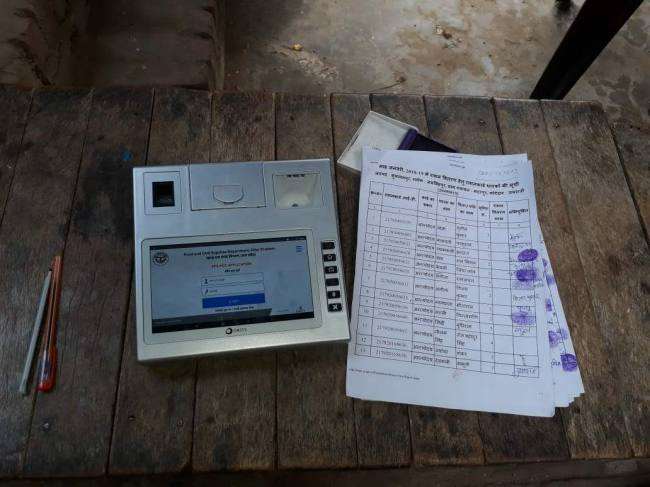 ई-पाश मशीन ने खाद्यान्न वितरण में लगाया ब्रेक, प्रयागराज के कोटेदार हो ...