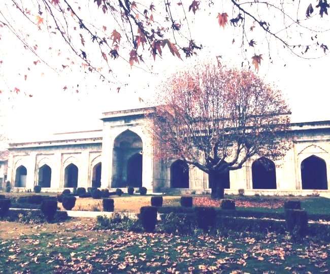 Srinagar Historic Pathar Masjid श्रीनगर में मुगल युग की बनी पत्थर ...