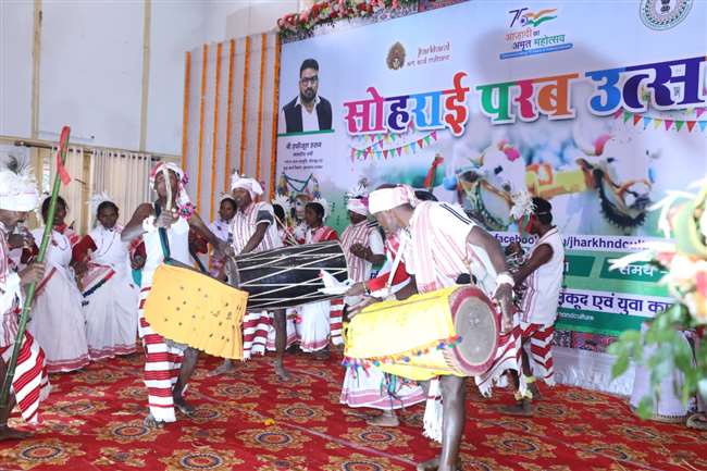 Jharkhand Art: सोहराई परब कार्यक्रम में पारंपरिक गीत व आकर्षक नृत्य से ...