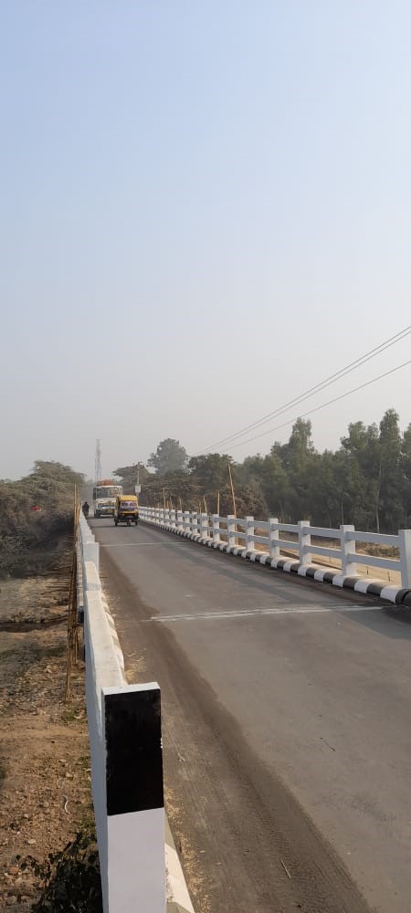 खुशखबरी, मरम्मत के बाद ढेला नदी पुल से वाहनों की अवाजाही शुरू - Dhela ...