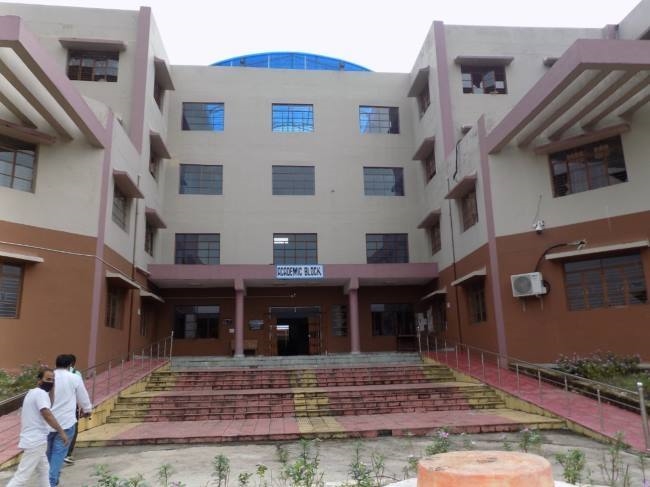 धनबाद पॉलीटेक्निक में 133 भागा में 100 सीटें रह गई रिक्त - 133 seats in ...