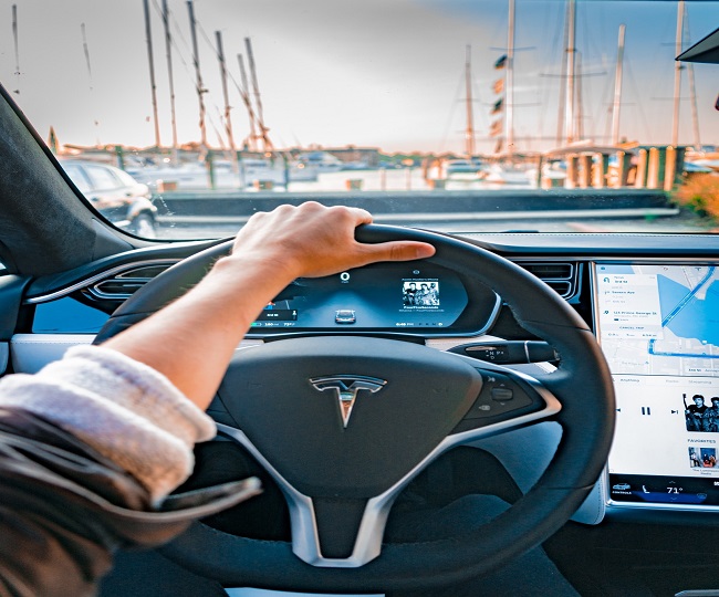 Self Driving Car: कैसी होती है सेल्फ ड्राइविंग कार? जानिए सेफ्टी के ...