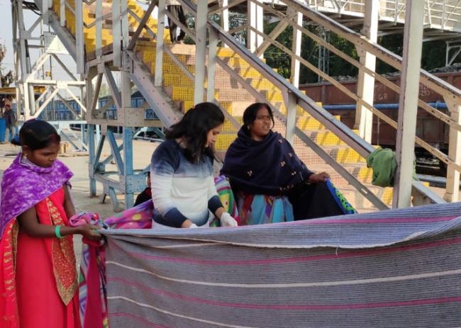 चोपन रेलवे स्टेशन पर महिला ने दिया बच्चे को जन्म - Woman gave birth to ...