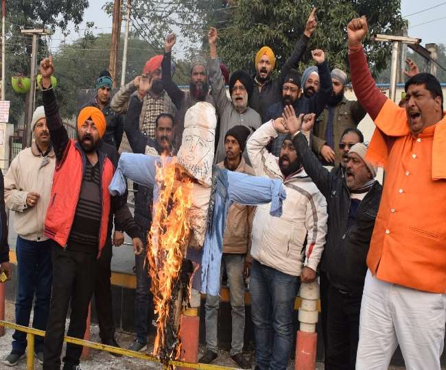 ननकाना साहिब पर हमला : सिखों ने फूंका पाकिस्तान का पुतला Gorakhpur News ...