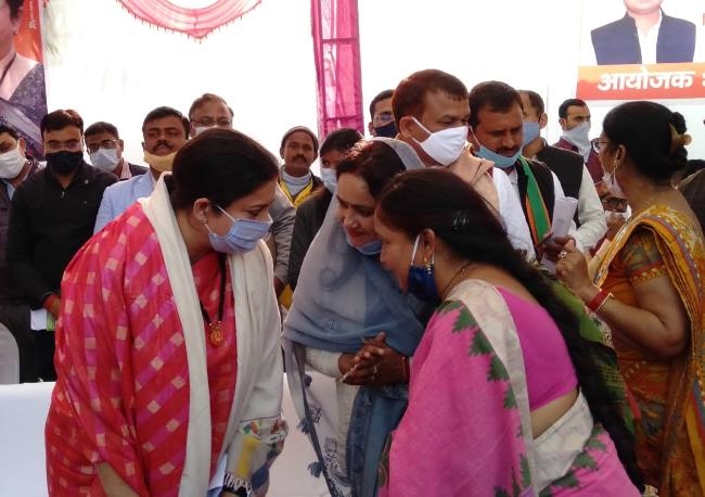 पात्रों को मिले शासन द्वारा संचालित योजनाओं का लाभ : मंत्री - benefits ...