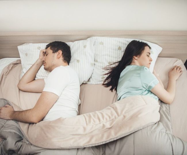 क्या है Sleep Divorce? कपल्स के बीच क्यों बढ़ रहा है इसका ट्रेंड, पढ़ ...