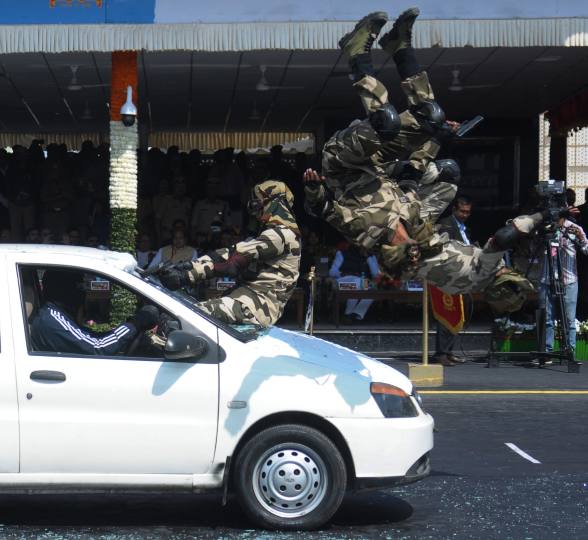 आतंकियों के मंसूबे को नेस्तनाबूद करेगी सीआइएसएफ - CISF will destroy ...