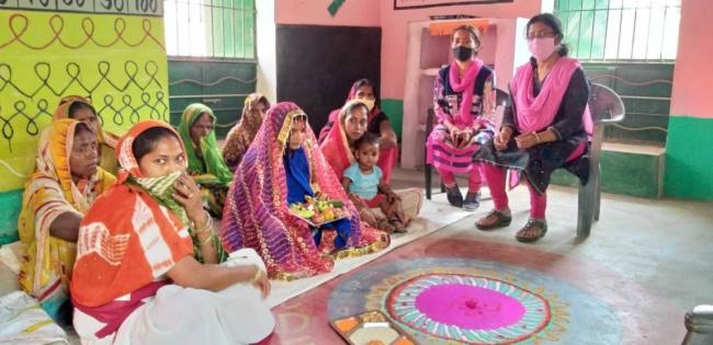 आंगनबाड़ी सेविकाओं ने घर-घर जाकर की गर्भवती महिलाओं की गोदभराई ...