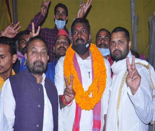 जौनपुर में सपा विधायक लकी यादव के खिलाफ गिरफ्तारी वारंट जारी कारोबारी को दिया चेक हुआ था बाउंस
