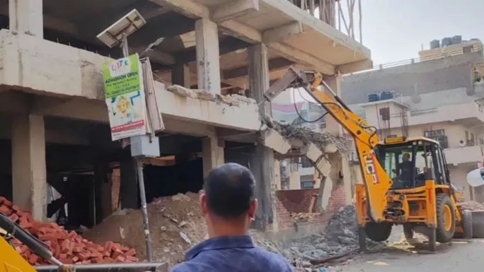 Bulldozer Action: गाजियाबाद में गरजेगा बुलडोजर, अवैध कॉलोनियों को जाएगा ध्वस्त - Ghaziabad ...