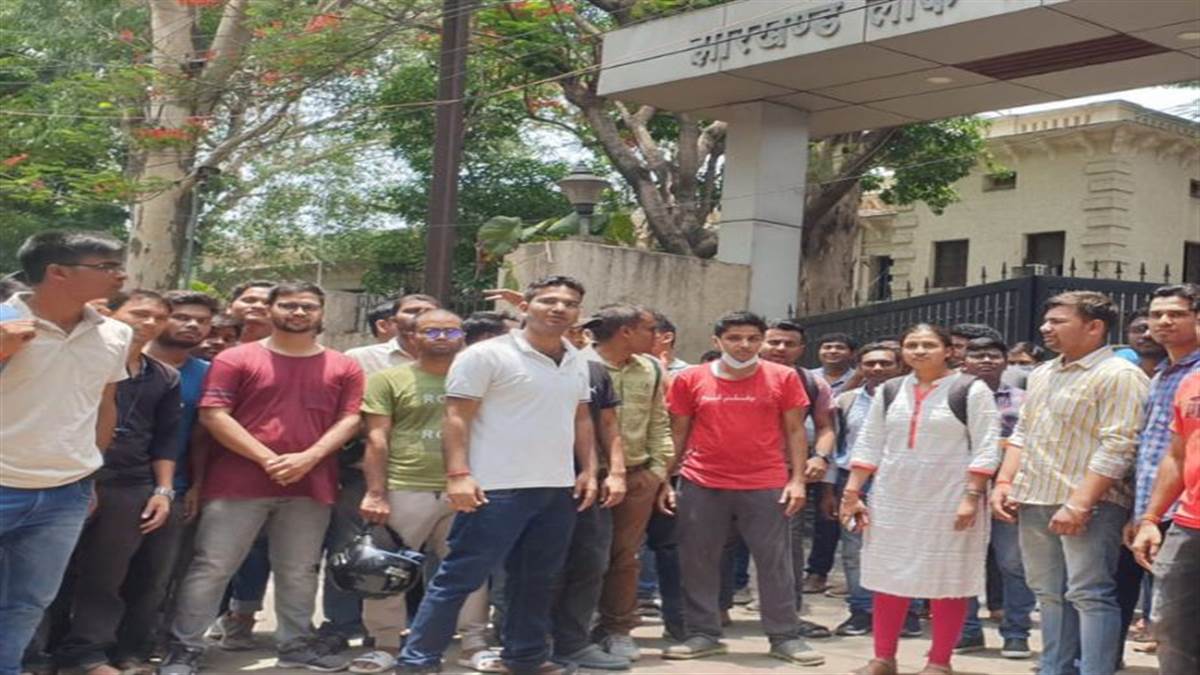 JPSC News: जेपीएससी के खिलाफ भड़के स्टूडेंटस... कार्यालय के बाहर ...