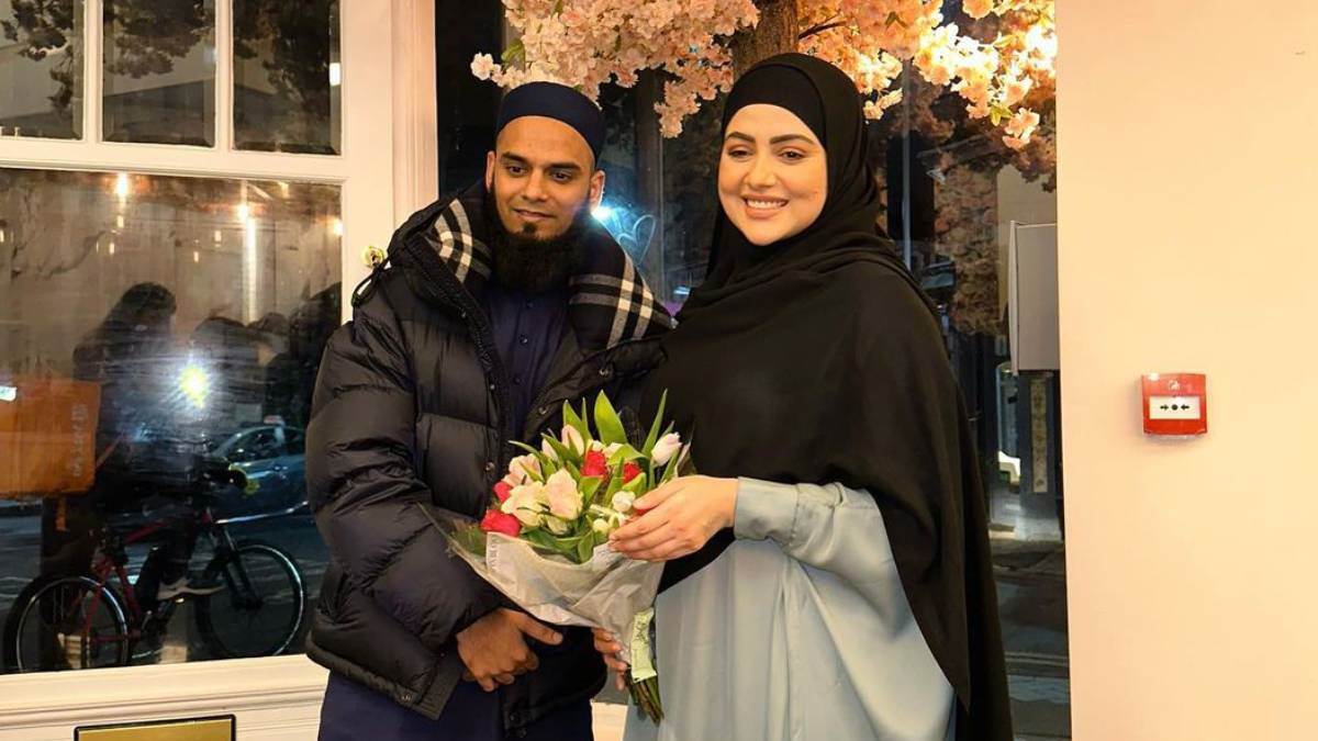 Sana Khan Pregnancy: बुर्का पहने सना खान ने फ्लॉन्ट किया अपना बेबी बंप ...