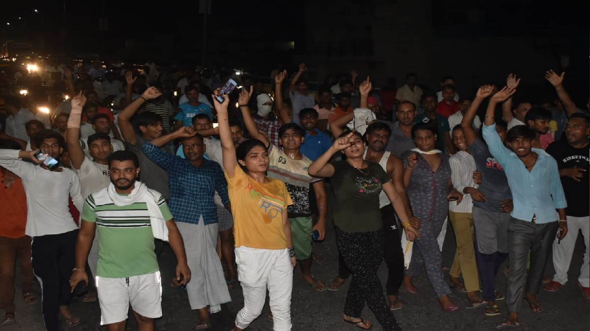 अमरोहा में बिजली की समस्या पर फूटा किन्नरों का गुस्सा, रात में हंगामा ...