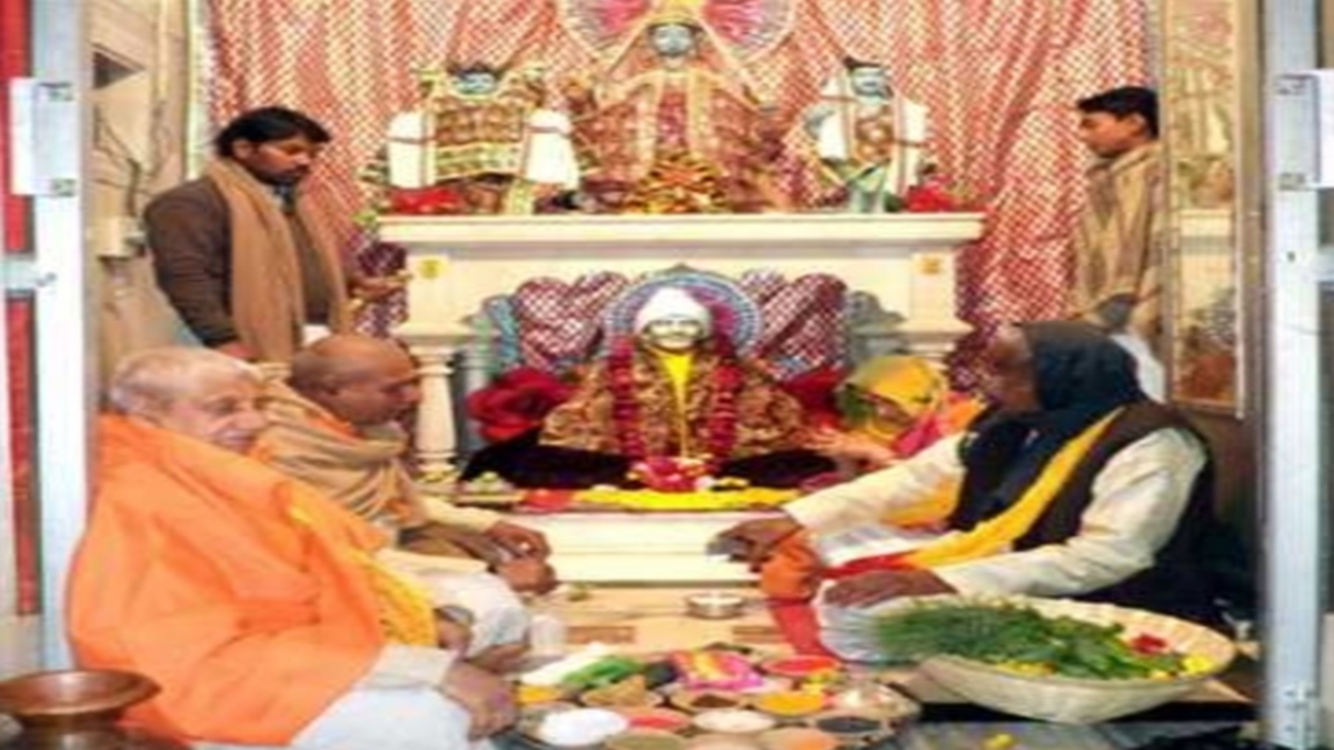 Famous Temples In Mathura: सफेद संगमरमर से नौ मंजिल बना है पागल बाबा ...