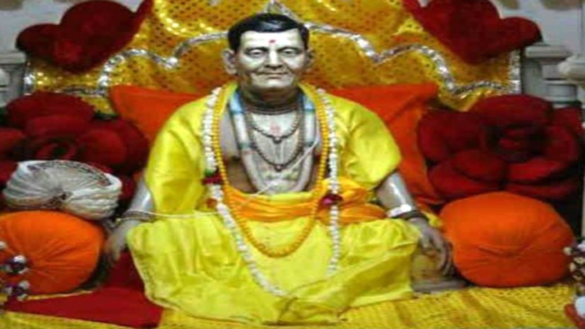 Famous Temples In Mathura: सफेद संगमरमर से नौ मंजिल बना है पागल बाबा ...